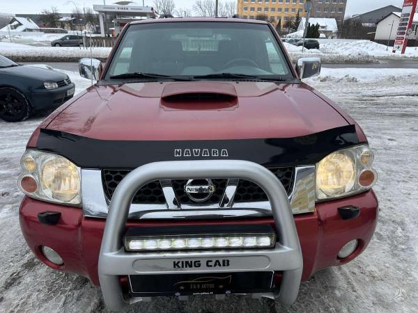 Red Nissan Navara 2004 in Siauliai, with an engine capacity of 2.50 L and mileage of 299 thousand km for 5600 €, photo 6 on AUTOMOTO.COM.LV