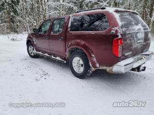 Red Nissan Navara 2007 in Otepaa, with an engine capacity of 2.50 L and mileage of 272 thousand km for 5750 €, photo 5 on AUTOMOTO.COM.LV
