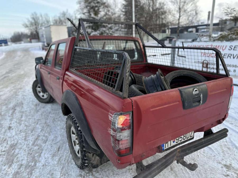 Sarkans Nissan Navara 2003 Marijampole, ar dzinēja tilpumu 2.49 L un nobraukumu 177 tūkst. km par 3699 €, foto 5 vietnē AUTOMOTO.COM.LV