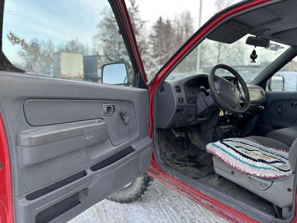 Sarkans Nissan Navara 2003 Marijampole, ar dzinēja tilpumu 2.49 L un nobraukumu 177 tūkst. km par 3699 €, foto 8 vietnē AUTOMOTO.COM.LV