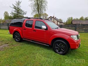 Red Nissan Navara 2007 in Riga, with an engine capacity of 2.50 L and mileage of 243 thousand km for 3800 €, photo 2 on AUTOMOTO.COM.LV