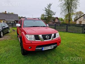 Red Nissan Navara 2007 in Riga, with an engine capacity of 2.50 L and mileage of 243 thousand km for 3800 €, photo 6 on AUTOMOTO.COM.LV