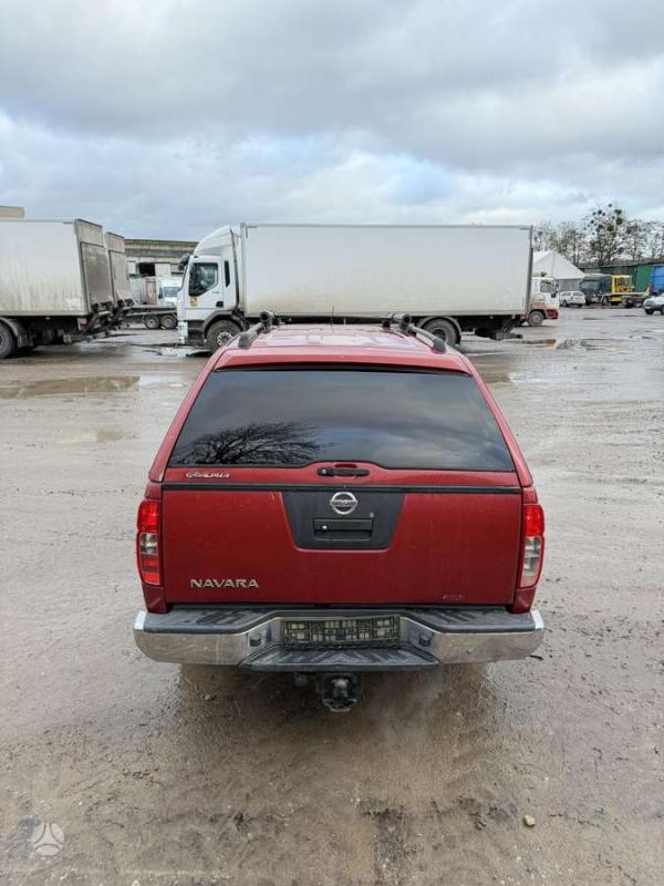 Red Nissan Navara 2012 in Kaunas, with an engine capacity of 2.99 L and mileage of 400 thousand km for 7900 €, photo 8 on AUTOMOTO.COM.LV