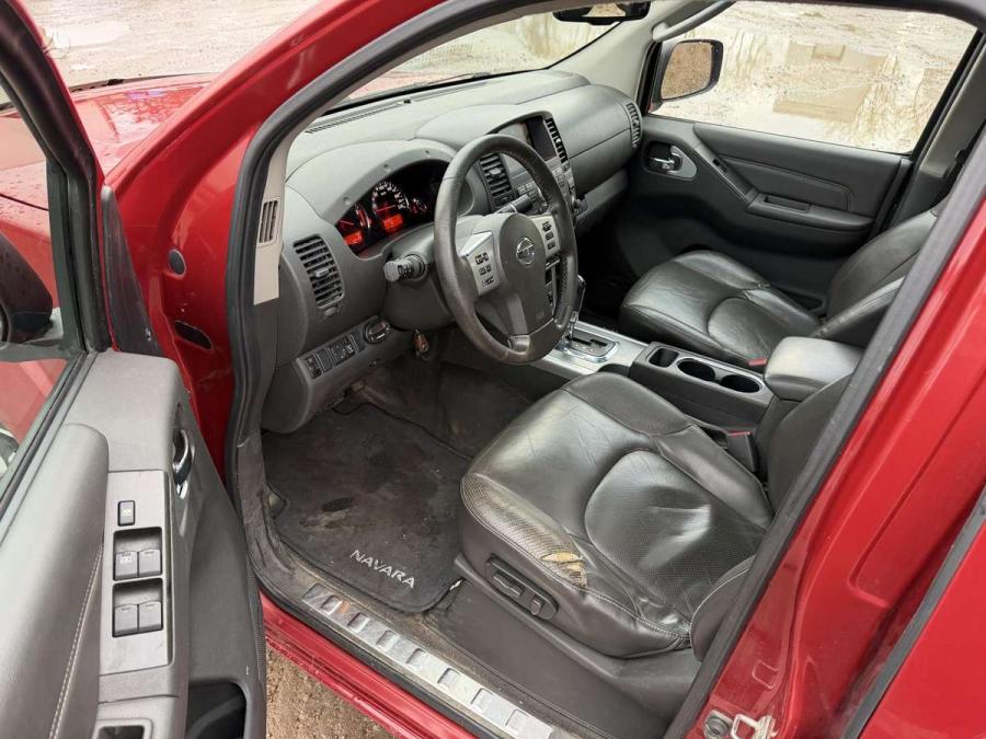 Sarkans Nissan Navara 2012 Kauņa, ar dzinēja tilpumu 2.99 L un nobraukumu 400 tūkst. km par 7900 €, foto 11 vietnē AUTOMOTO.COM.LV