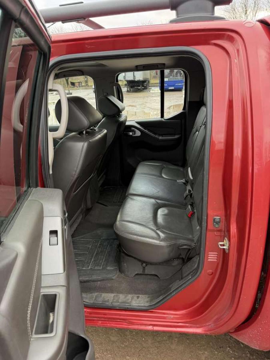 Sarkans Nissan Navara 2012 Kauņa, ar dzinēja tilpumu 2.99 L un nobraukumu 400 tūkst. km par 7900 €, foto 13 vietnē AUTOMOTO.COM.LV