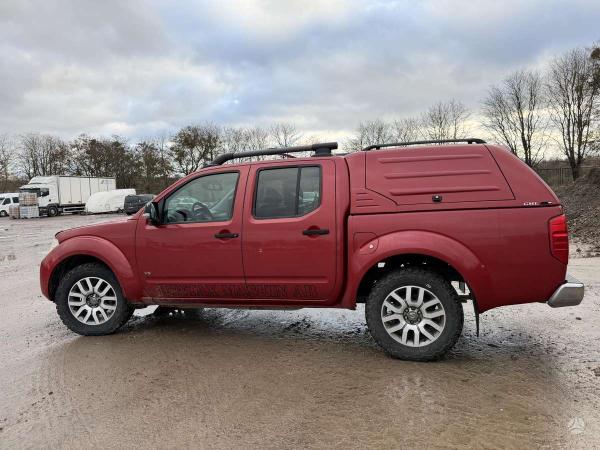 Red Nissan Navara 2012 in Kaunas, with an engine capacity of 2.99 L and mileage of 446 thousand km for 7900 €, photo 2 on AUTOMOTO.COM.LV
