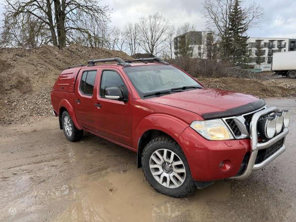 Red Nissan Navara 2012 in Kaunas, with an engine capacity of 2.99 L and mileage of 446 thousand km for 7900 €, photo 3 on AUTOMOTO.COM.LV