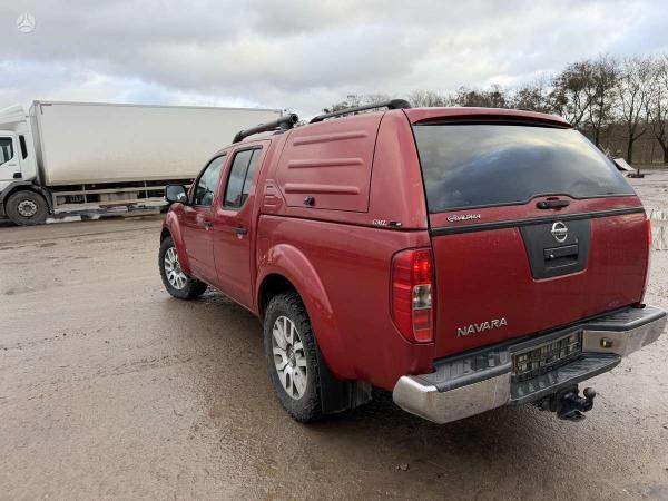 Red Nissan Navara 2012 in Kaunas, with an engine capacity of 2.99 L and mileage of 446 thousand km for 7900 €, photo 4 on AUTOMOTO.COM.LV