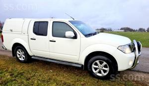 White Nissan Navara 2011 in Cesis, with an engine capacity of 2.50 L and mileage of 200 thousand km for 9600 €, photo 8 on AUTOMOTO.COM.LV