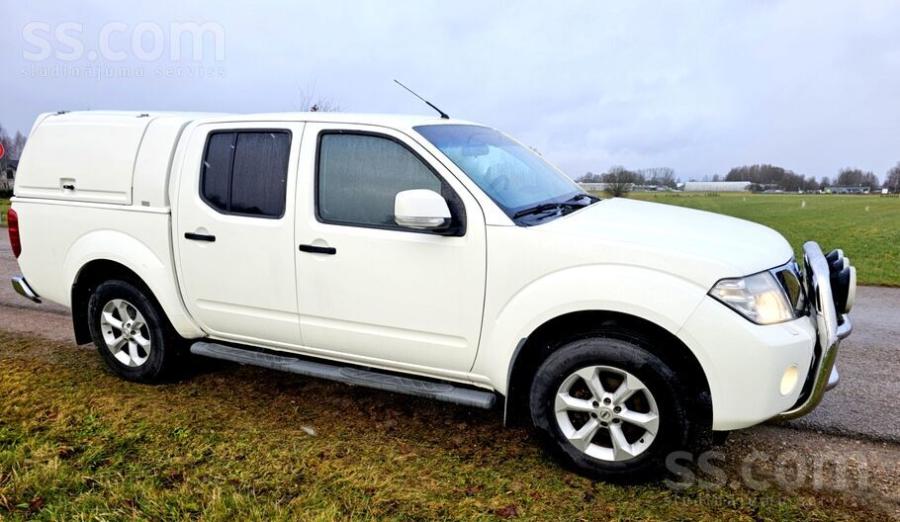 White Nissan Navara 2011 in Cesis, with an engine capacity of 2.50 L and mileage of 200 thousand km for 9600 €, photo 8 on AUTOMOTO.COM.LV