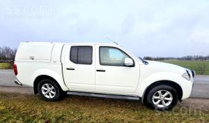 White Nissan Navara 2011 in Cesis, with an engine capacity of 2.50 L and mileage of 200 thousand km for 9600 €, photo 9 on AUTOMOTO.COM.LV