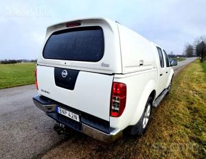 White Nissan Navara 2011 in Cesis, with an engine capacity of 2.50 L and mileage of 200 thousand km for 9600 €, photo 14 on AUTOMOTO.COM.LV