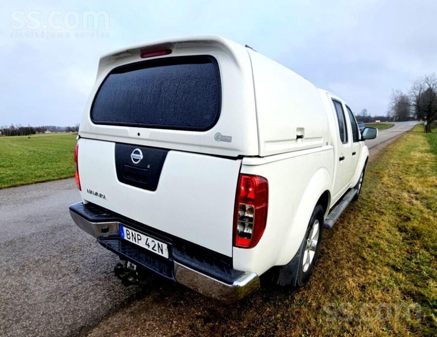 White Nissan Navara 2011 in Cesis, with an engine capacity of 2.50 L and mileage of 200 thousand km for 9600 €, photo 14 on AUTOMOTO.COM.LV