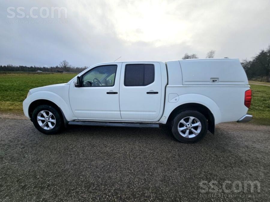 White Nissan Navara 2011 in Cesis, with an engine capacity of 2.50 L and mileage of 200 thousand km for 9600 €, photo 16 on AUTOMOTO.COM.LV