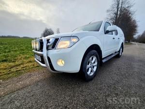 White Nissan Navara 2011 in Cesis, with an engine capacity of 2.50 L and mileage of 200 thousand km for 9600 €, photo 17 on AUTOMOTO.COM.LV