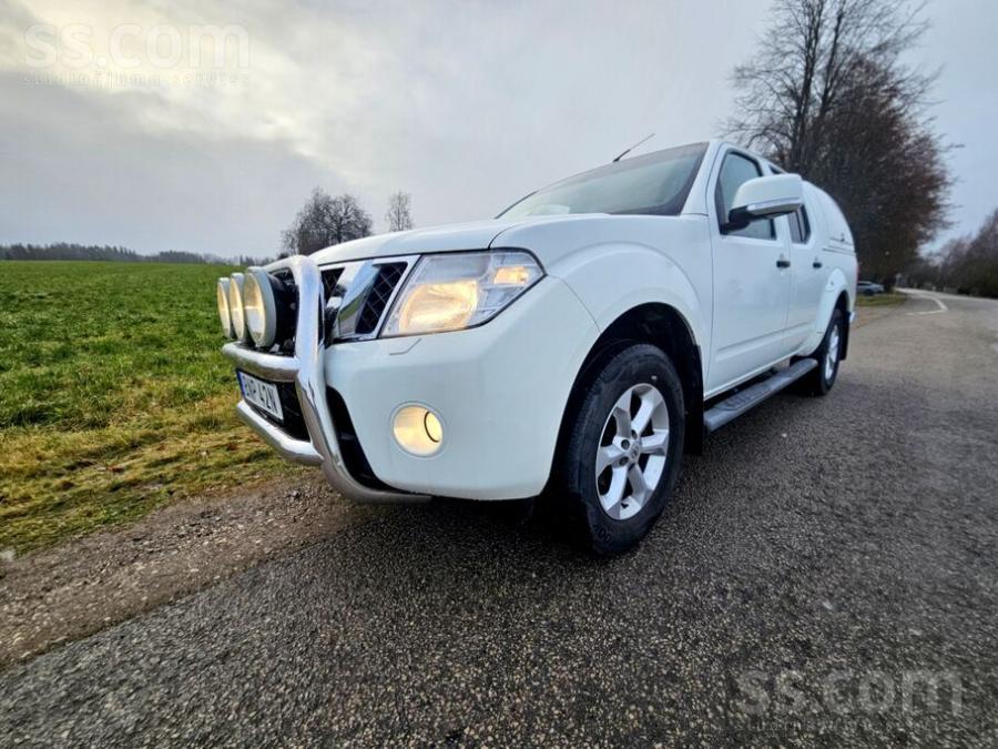 White Nissan Navara 2011 in Cesis, with an engine capacity of 2.50 L and mileage of 200 thousand km for 9600 €, photo 17 on AUTOMOTO.COM.LV