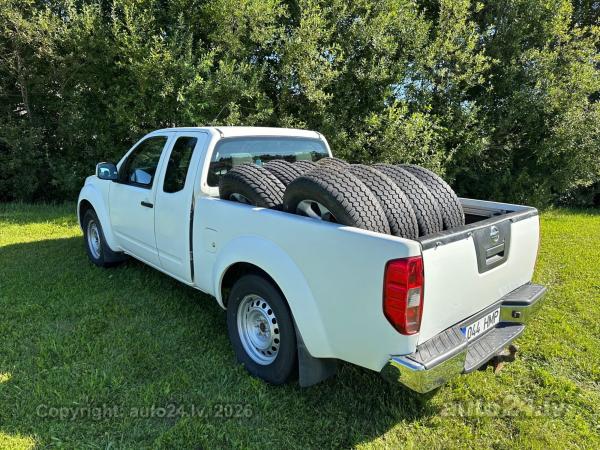 White Nissan Navara 2011 in Parnu, with an engine capacity of 2.50 L and mileage of 245 thousand km for 7499 €, photo 5 on AUTOMOTO.COM.LV