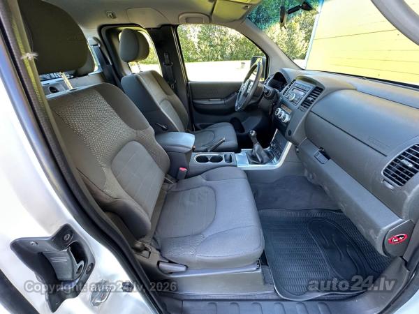 White Nissan Navara 2011 in Parnu, with an engine capacity of 2.50 L and mileage of 245 thousand km for 7499 €, photo 10 on AUTOMOTO.COM.LV