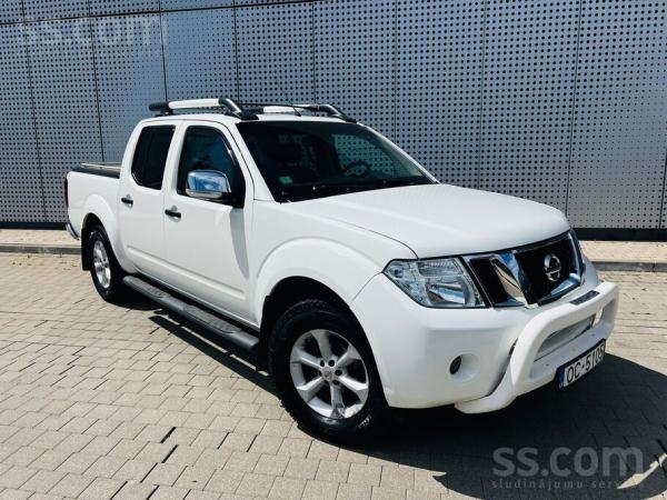 Balts Nissan Navara 2012 Rīga, ar dzinēja tilpumu 2.50 L un nobraukumu 372 tūkst. km par 9500 €, foto 1 vietnē AUTOMOTO.COM.LV