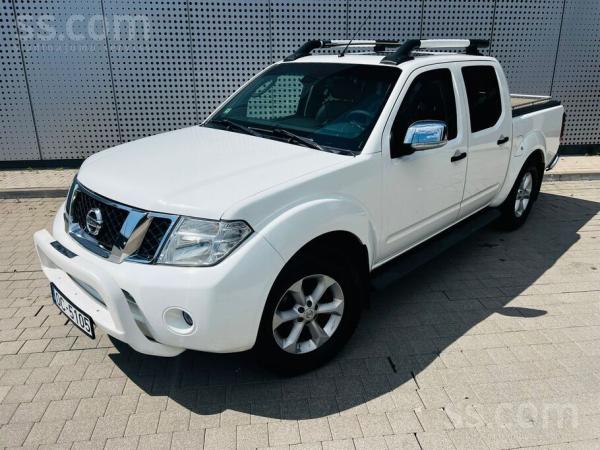 Balts Nissan Navara 2012 Rīga, ar dzinēja tilpumu 2.50 L un nobraukumu 372 tūkst. km par 9500 €, foto 2 vietnē AUTOMOTO.COM.LV