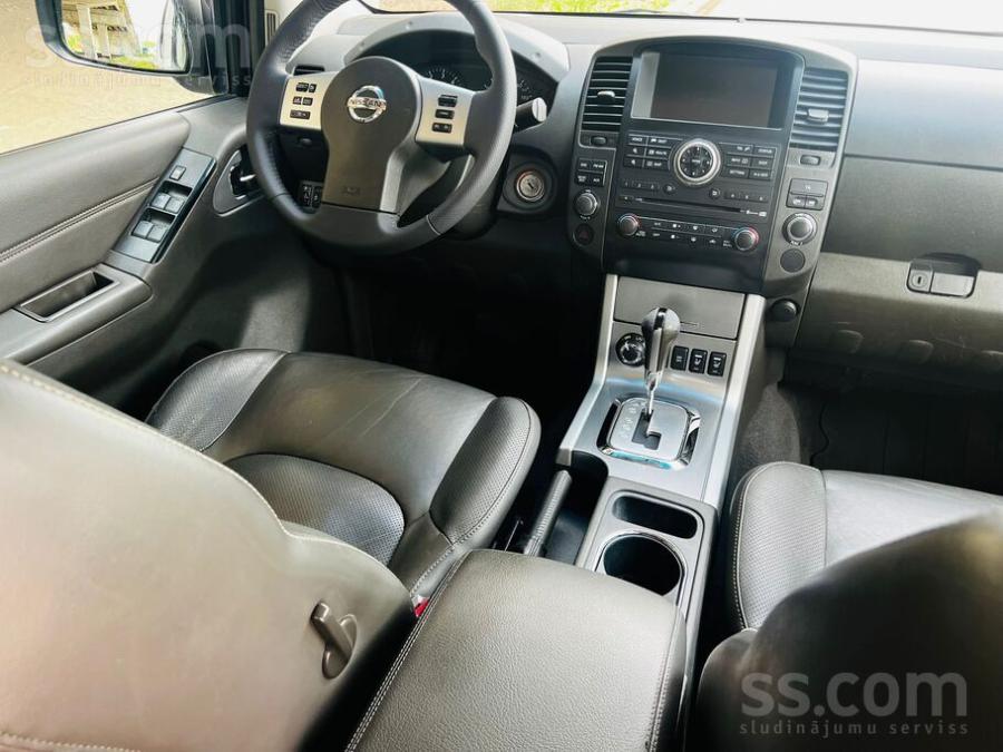 Balts Nissan Navara 2012 Rīga, ar dzinēja tilpumu 2.50 L un nobraukumu 372 tūkst. km par 9500 €, foto 6 vietnē AUTOMOTO.COM.LV