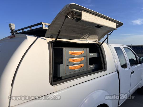 Balts Nissan Navara 2015 Tallina, ar dzinēja tilpumu 2.50 L un nobraukumu 226 tūkst. km par 8490 €, foto 8 vietnē AUTOMOTO.COM.LV