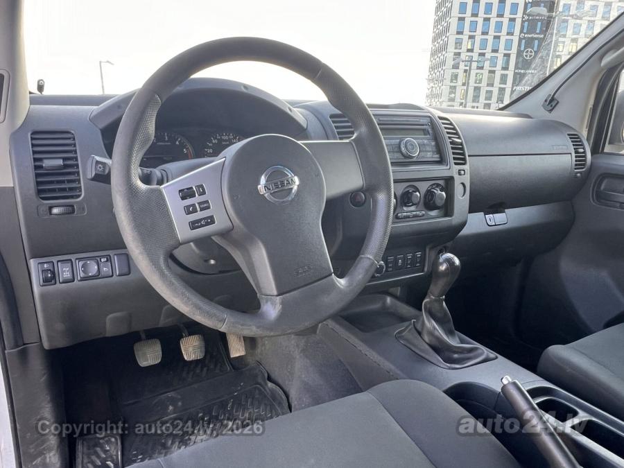 Balts Nissan Navara 2015 Tallina, ar dzinēja tilpumu 2.50 L un nobraukumu 226 tūkst. km par 8490 €, foto 12 vietnē AUTOMOTO.COM.LV