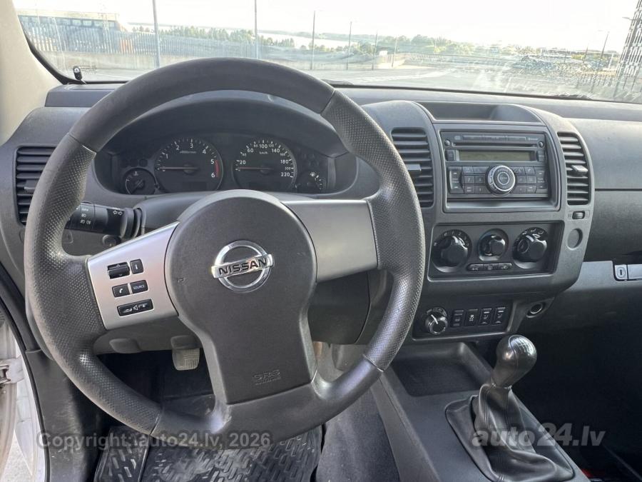 Balts Nissan Navara 2015 Tallina, ar dzinēja tilpumu 2.50 L un nobraukumu 226 tūkst. km par 8490 €, foto 13 vietnē AUTOMOTO.COM.LV