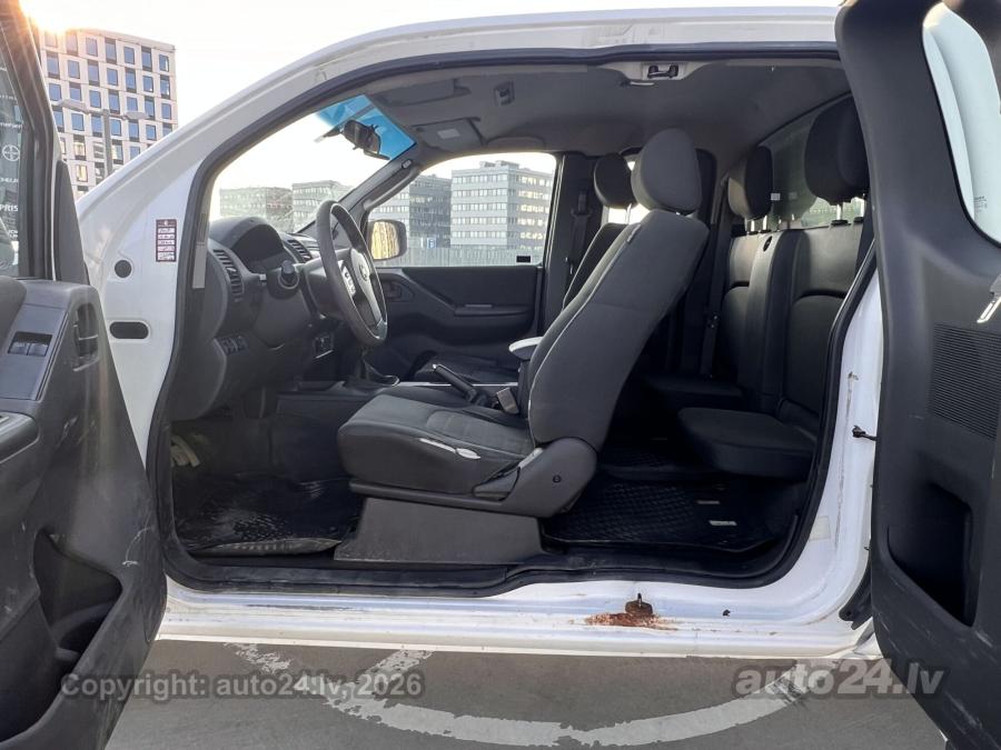 Balts Nissan Navara 2015 Tallina, ar dzinēja tilpumu 2.50 L un nobraukumu 226 tūkst. km par 8490 €, foto 15 vietnē AUTOMOTO.COM.LV