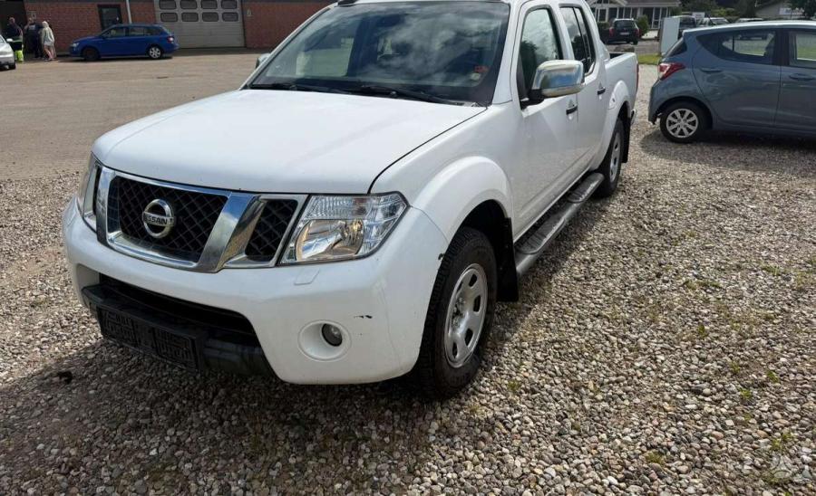 Balts Nissan Navara 2015 Tauragė, ar dzinēja tilpumu 2.50 L un nobraukumu 320 tūkst. km par 6800 €, foto 1 vietnē AUTOMOTO.COM.LV