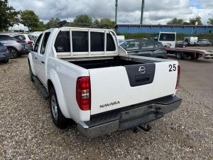Balts Nissan Navara 2015 Tauragė, ar dzinēja tilpumu 2.50 L un nobraukumu 320 tūkst. km par 6800 €, foto 4 vietnē AUTOMOTO.COM.LV