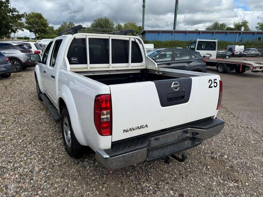 Balts Nissan Navara 2015 Tauragė, ar dzinēja tilpumu 2.50 L un nobraukumu 320 tūkst. km par 6800 €, foto 4 vietnē AUTOMOTO.COM.LV