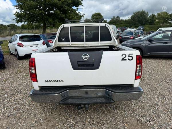 Balts Nissan Navara 2015 Tauragė, ar dzinēja tilpumu 2.50 L un nobraukumu 320 tūkst. km par 6800 €, foto 4 vietnē AUTOMOTO.COM.LV