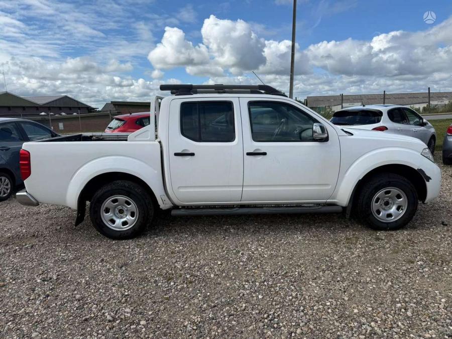 Balts Nissan Navara 2015 Tauragė, ar dzinēja tilpumu 2.50 L un nobraukumu 320 tūkst. km par 6800 €, foto 7 vietnē AUTOMOTO.COM.LV