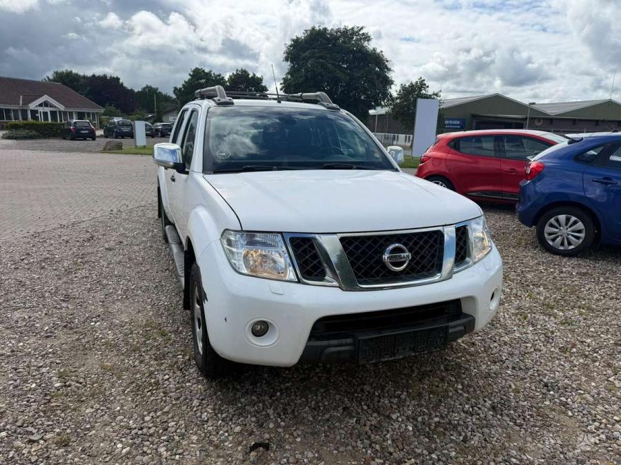 Balts Nissan Navara 2015 Tauragė, ar dzinēja tilpumu 2.50 L un nobraukumu 320 tūkst. km par 6800 €, foto 8 vietnē AUTOMOTO.COM.LV