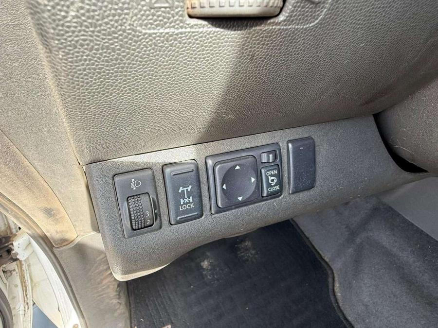 Balts Nissan Navara 2015 Tauragė, ar dzinēja tilpumu 2.50 L un nobraukumu 320 tūkst. km par 6800 €, foto 21 vietnē AUTOMOTO.COM.LV