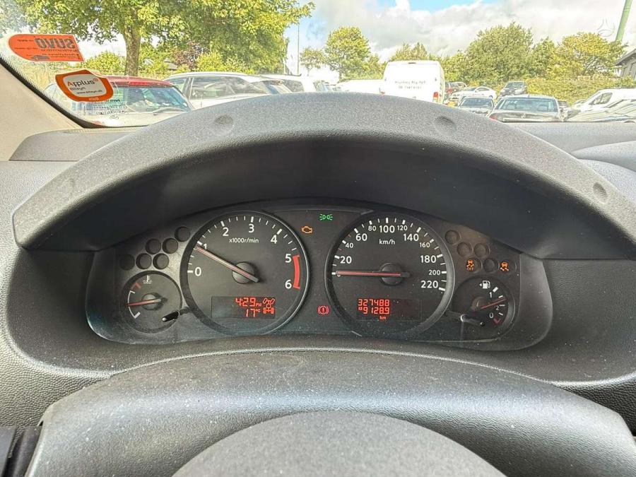 Balts Nissan Navara 2015 Tauragė, ar dzinēja tilpumu 2.50 L un nobraukumu 320 tūkst. km par 6800 €, foto 23 vietnē AUTOMOTO.COM.LV