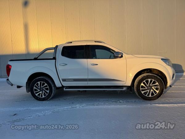 White Nissan Navara 2016 in Tartu, with an engine capacity of 2.40 L and mileage of 241 thousand km for 17900 €, photo 6 on AUTOMOTO.COM.LV