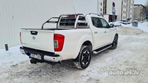 White Nissan Navara 2019 in Tallinn, with an engine capacity of 2.30 L and mileage of 294 thousand km for 14990 €, photo 4 on AUTOMOTO.COM.LV
