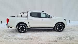White Nissan Navara 2019 in Tallinn, with an engine capacity of 2.30 L and mileage of 294 thousand km for 14990 €, photo 8 on AUTOMOTO.COM.LV