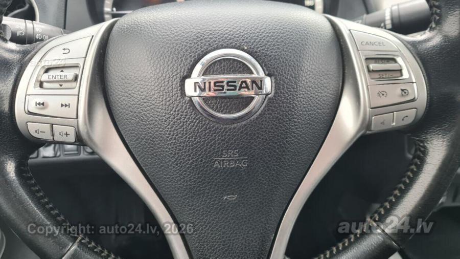 White Nissan Navara 2019 in Tallinn, with an engine capacity of 2.30 L and mileage of 294 thousand km for 14990 €, photo 12 on AUTOMOTO.COM.LV