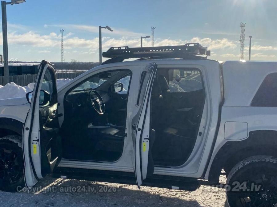 White Nissan Navara 2021 in Tallinn, with an engine capacity of 2.30 L and mileage of 74 thousand km for 34990 €, photo 23 on AUTOMOTO.COM.LV