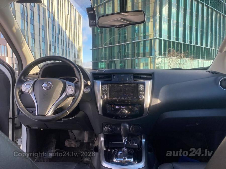 White Nissan Navara 2021 in Tallinn, with an engine capacity of 2.30 L and mileage of 74 thousand km for 34990 €, photo 27 on AUTOMOTO.COM.LV