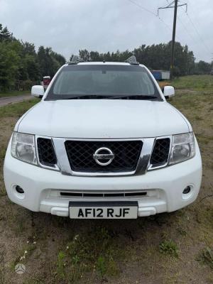 Balts Nissan Navara 2014 Šilutė, ar dzinēja tilpumu 2.50 L un nobraukumu 261 tūkst. km par 4700 €, foto 4 vietnē AUTOMOTO.COM.LV