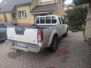 Белый Ниссан Навара 2007 в Вевис, объемом двигателя 2.50 л и пробегом 303 тыс. км за 3650 €, фото 4 на AUTOMOTO.COM.LV