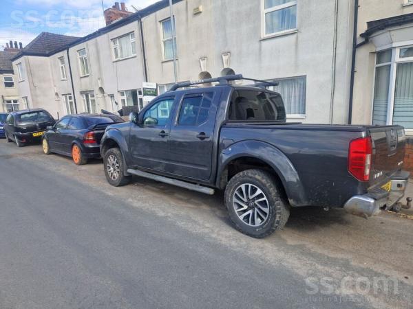 White Nissan Navara 2008 in Jelgava, with an engine capacity of 2.50 L and mileage of 194 thousand km for 4150 €, photo 3 on AUTOMOTO.COM.LV