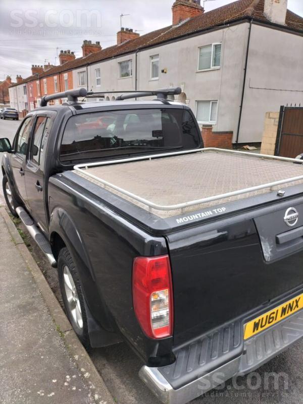White Nissan Navara 2008 in Jelgava, with an engine capacity of 2.50 L and mileage of 194 thousand km for 4150 €, photo 5 on AUTOMOTO.COM.LV