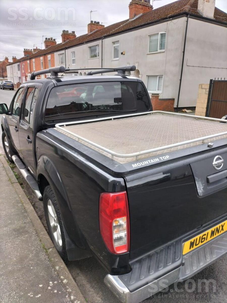 White Nissan Navara 2008 in Jelgava, with an engine capacity of 2.50 L and mileage of 194 thousand km for 4150 €, photo 6 on AUTOMOTO.COM.LV