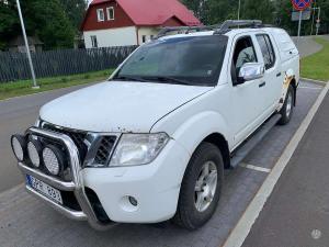 White Nissan Navara 2011 in Riga, with an engine capacity of 2.50 L and mileage of 293 thousand km for 4900 €, photo 4 on AUTOMOTO.COM.LV
