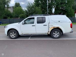 White Nissan Navara 2011 in Riga, with an engine capacity of 2.50 L and mileage of 293 thousand km for 4900 €, photo 7 on AUTOMOTO.COM.LV